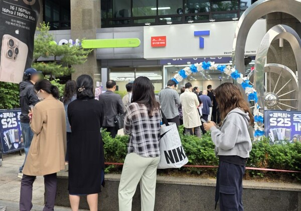 SKT 유심 교체 417만명 돌파…엿새째 하루 30만명 이상 교체